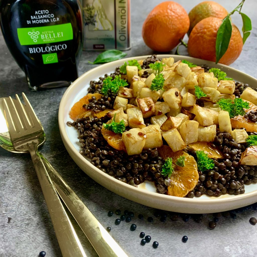 Schwarze Linsen mit Röstsellerie und Mandarinen – arteFakt Olivenölkampagne